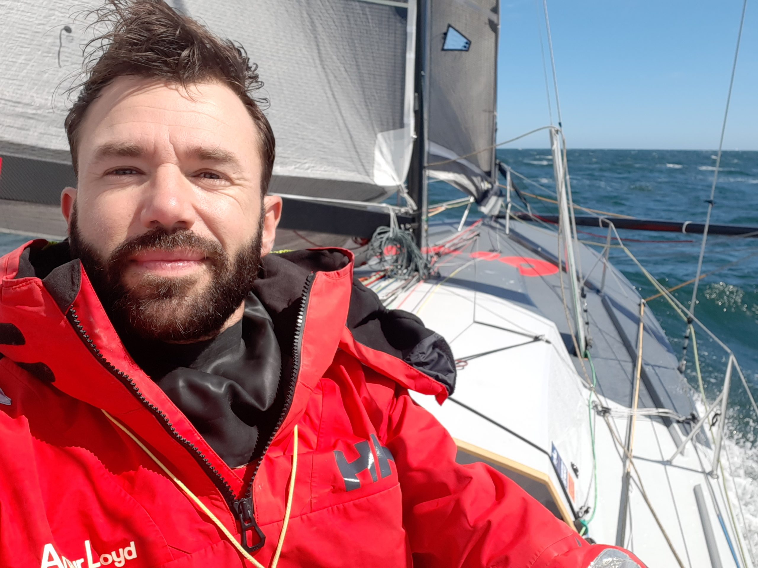 Pierre Leroy skipper lillois en tête du Mini-Fastnet sur Teamwork