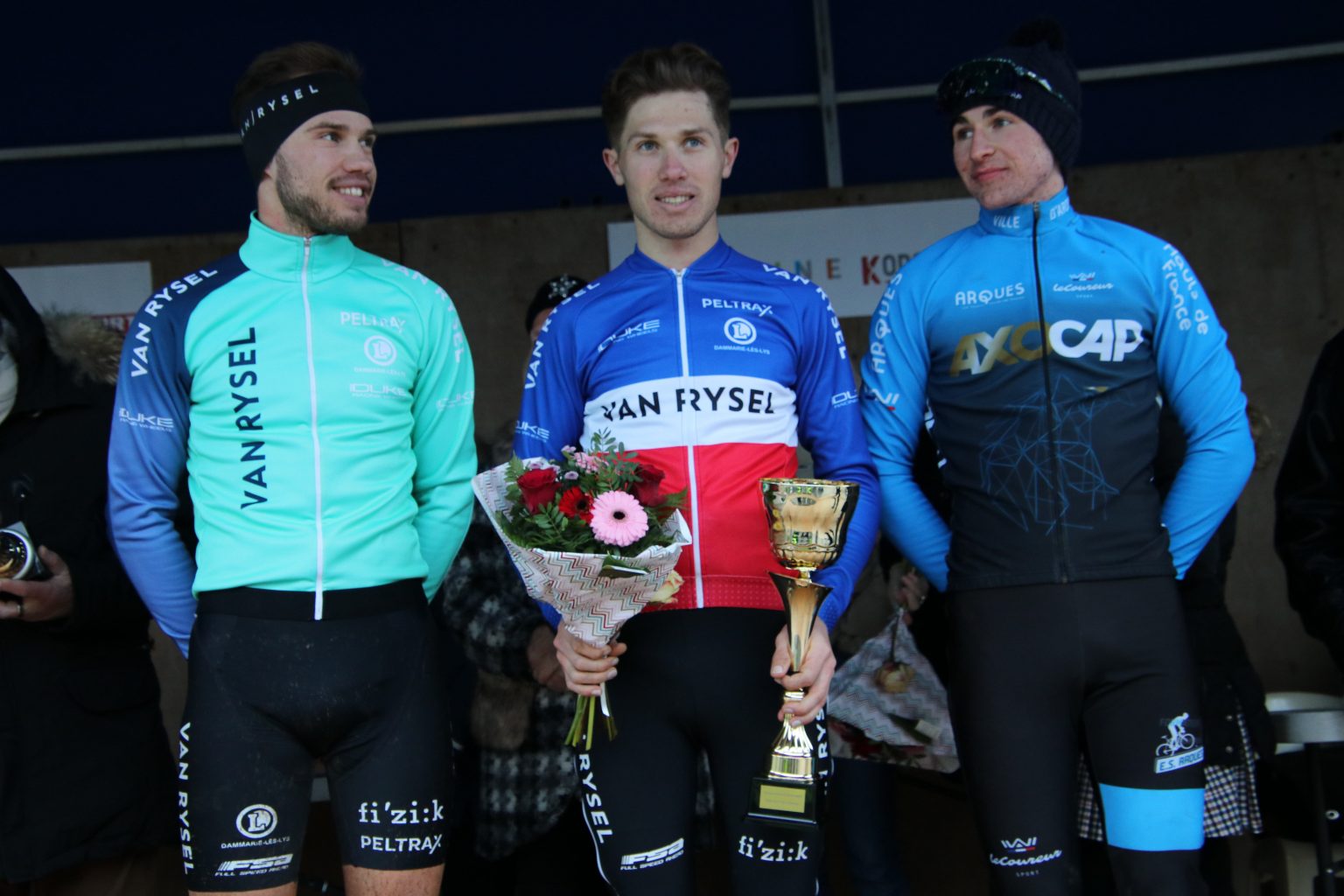 Cyclo-cross de Béthune 2023 Joshua Dubau vainqueur